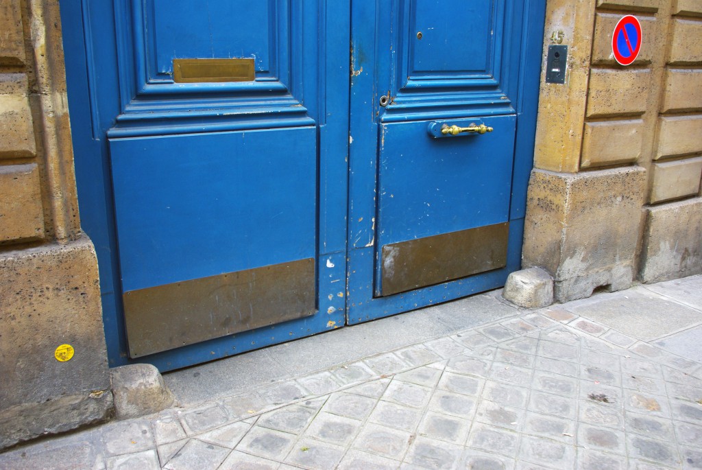 What are guard stones in Paris? - French Moments