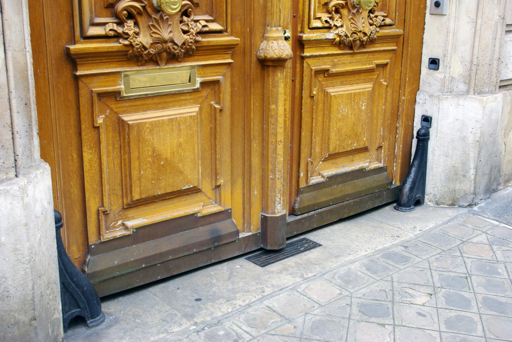 What are guard stones in Paris? - French Moments