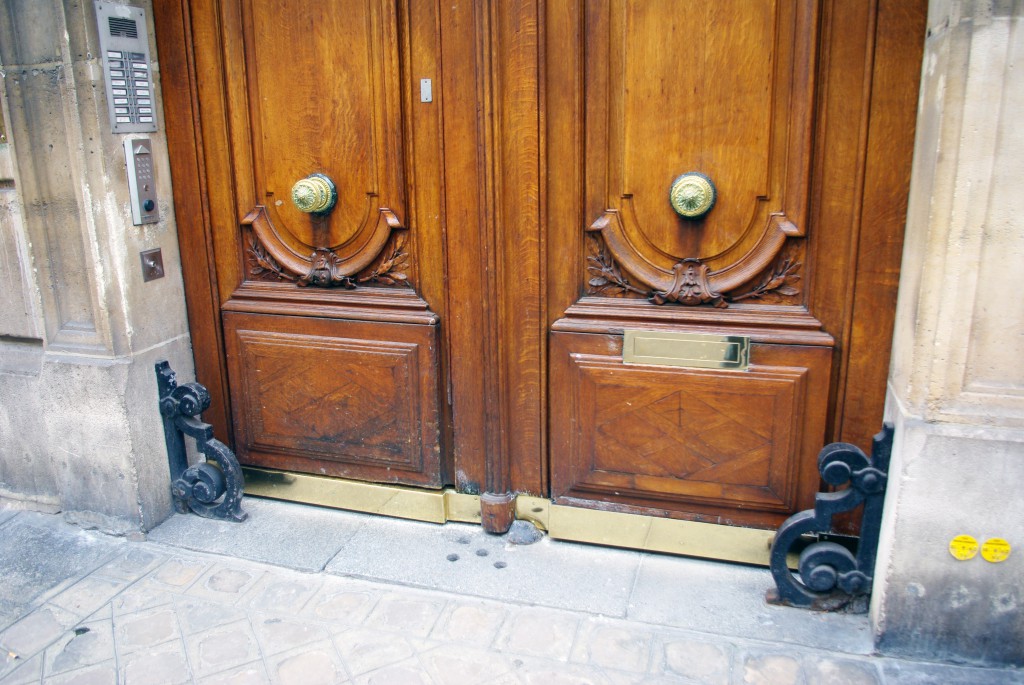 What are guard stones in Paris? - French Moments