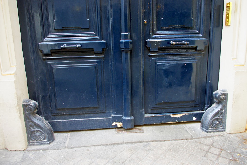 What are guard stones in Paris? - French Moments