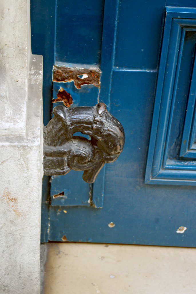 What are guard stones in Paris? - French Moments