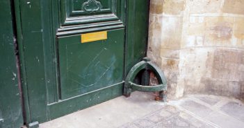 What are guard stones in Paris? - French Moments