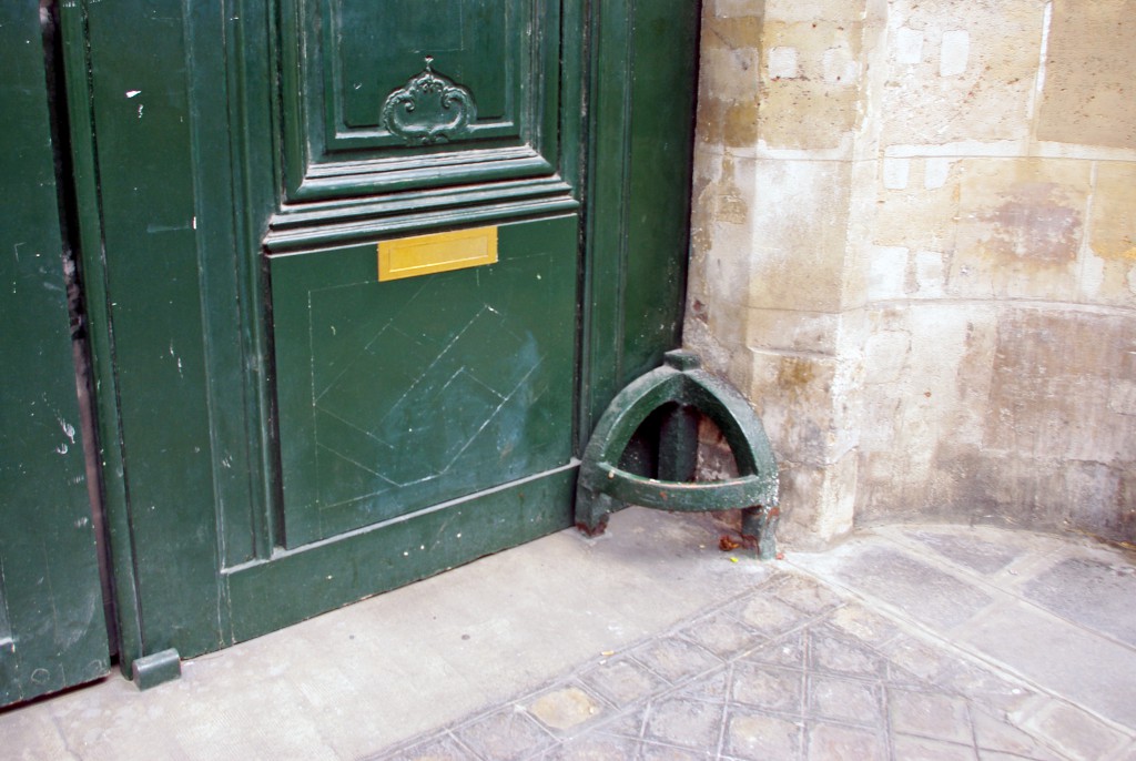 What are guard stones in Paris? - French Moments
