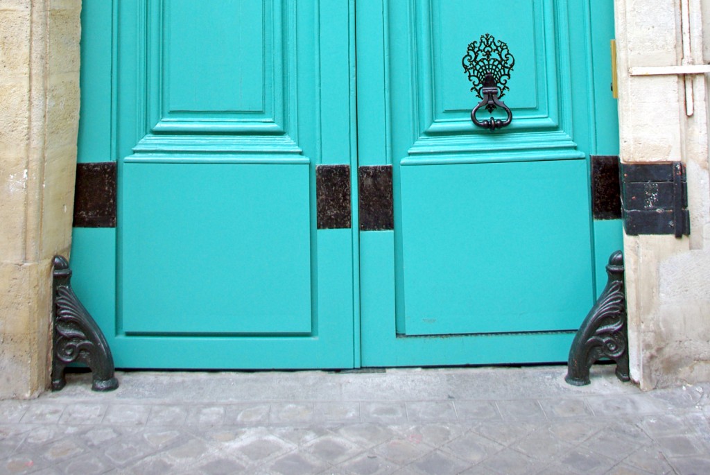 What are guard stones in Paris? - French Moments