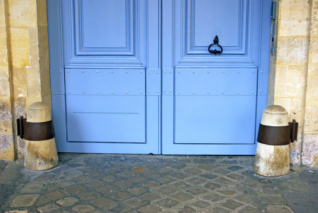 What are guard stones in Paris? - French Moments