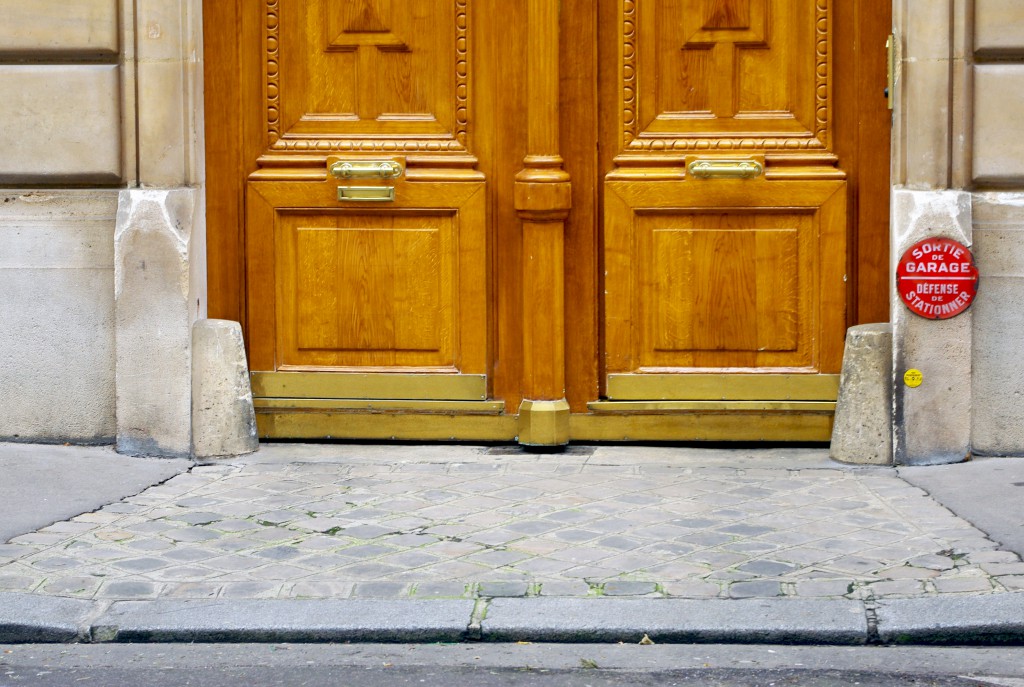 What are guard stones in Paris? - French Moments