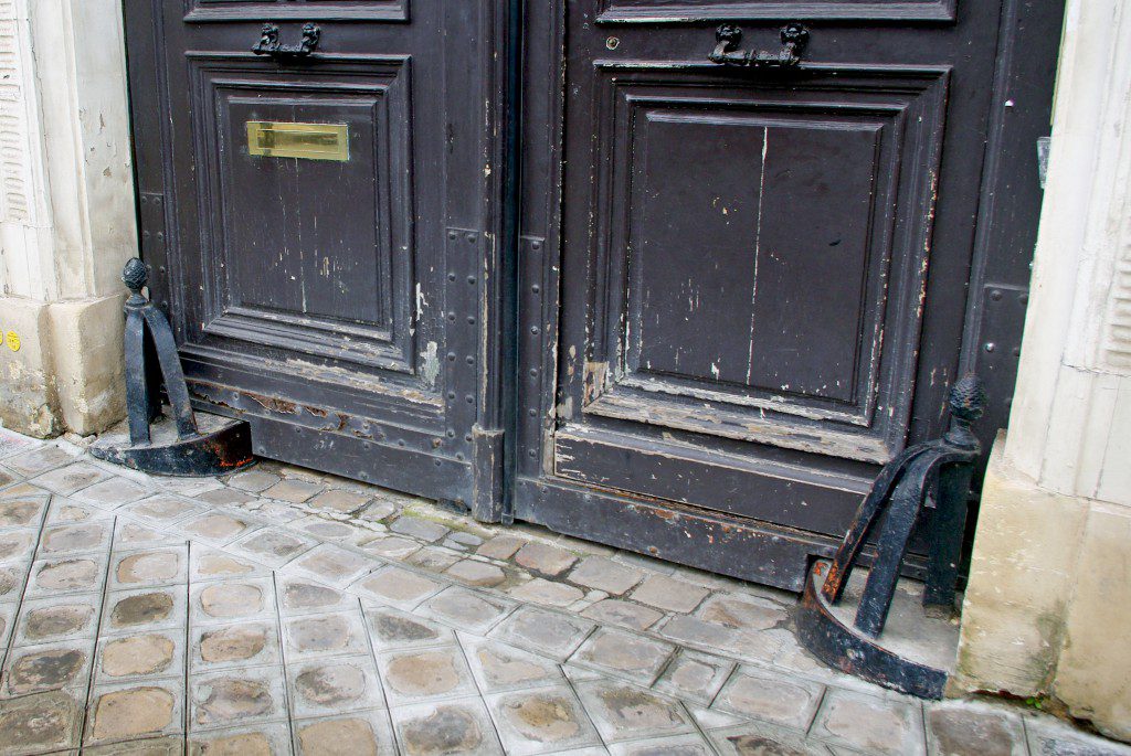 What are guard stones in Paris? - French Moments