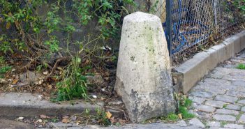 What are guard stones in Paris? - French Moments