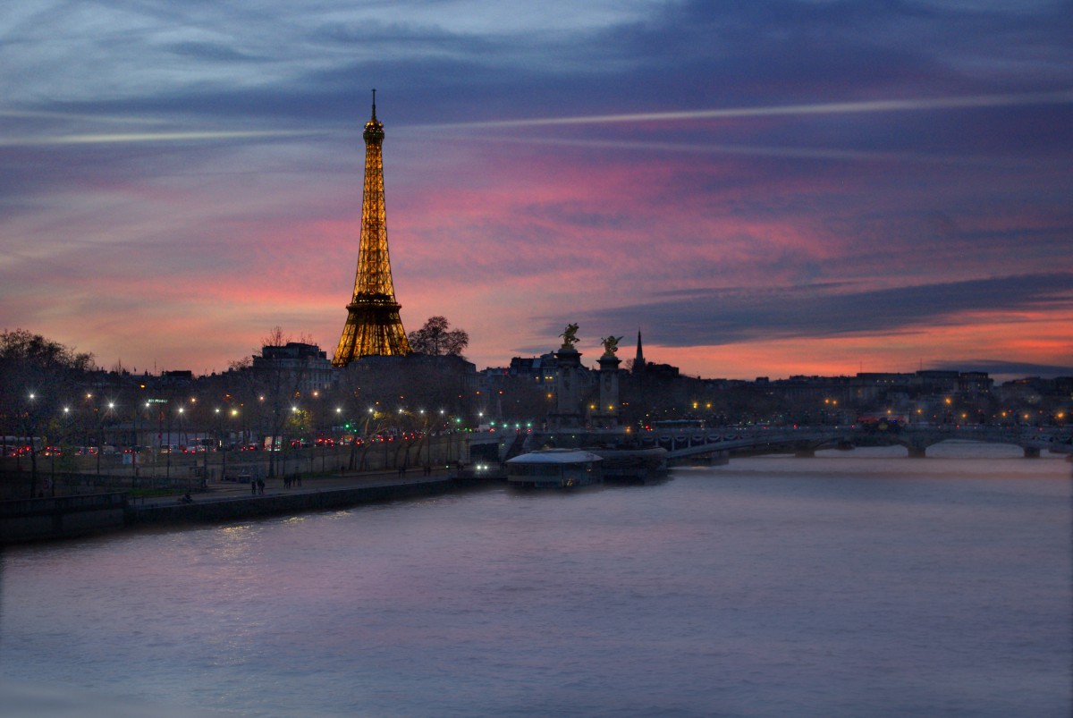 Top Places to See on a Paris by Night Tour - French Moments