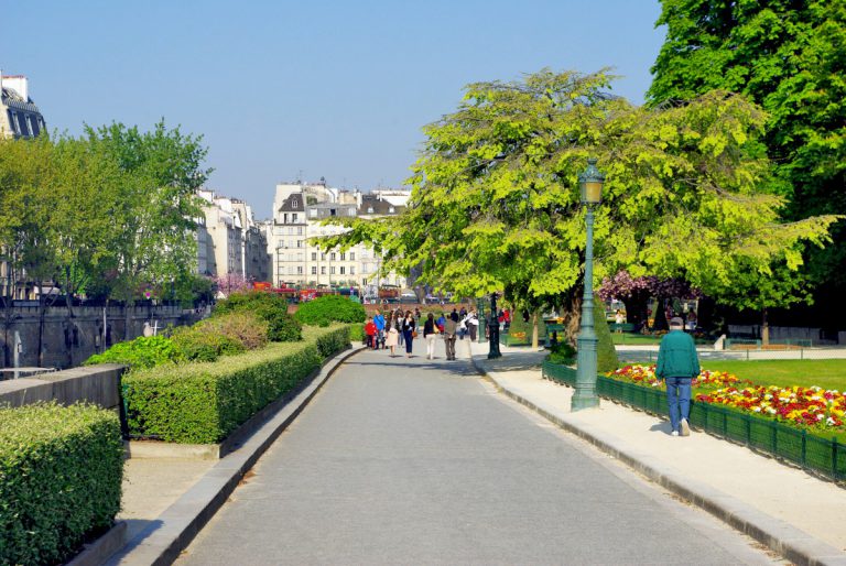 Things you should know about Square Jean-XXIII, Paris - French Moments