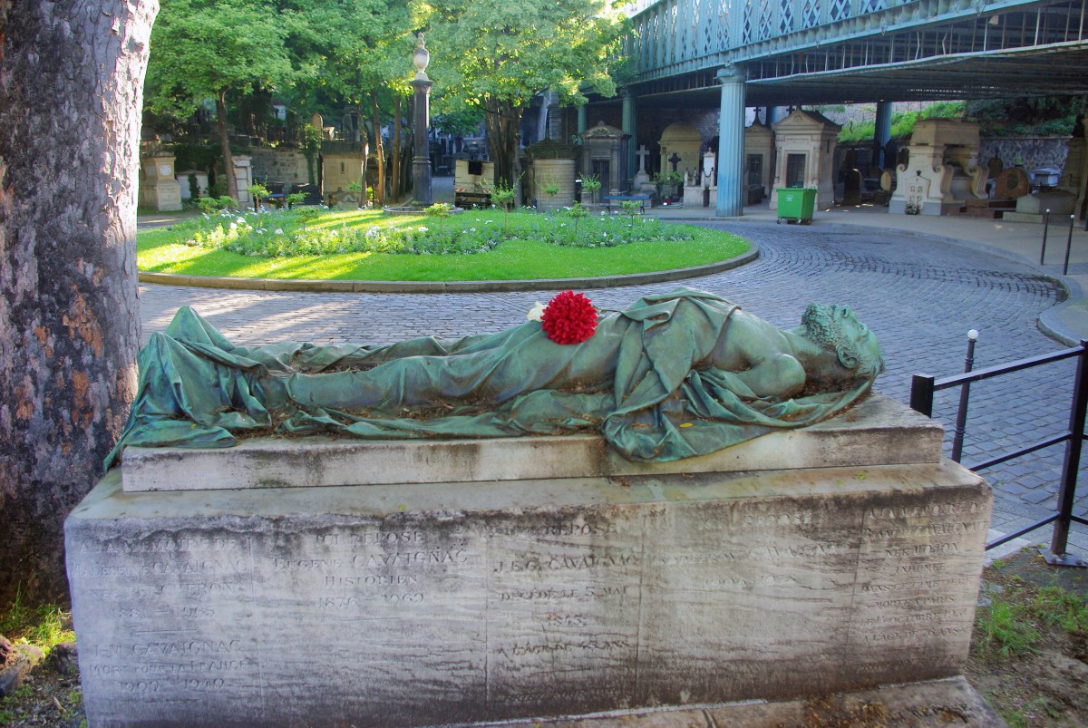Discover the Montmartre Cemetery in Paris - French Moments