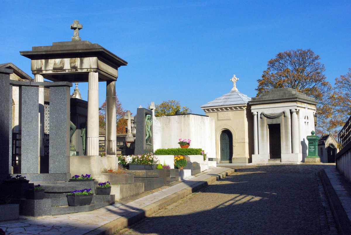 Discover the Passy Cemetery in Paris - French Moments