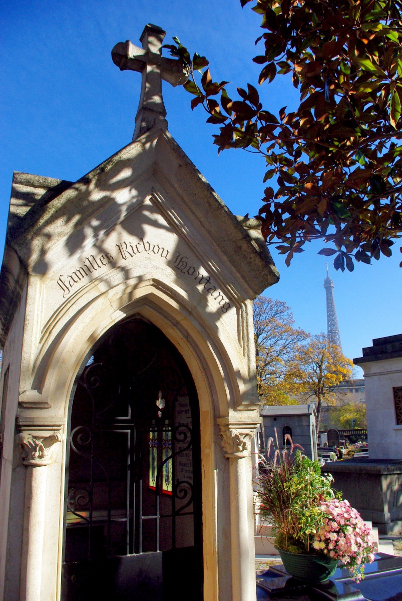 Discover the Passy Cemetery in Paris - French Moments