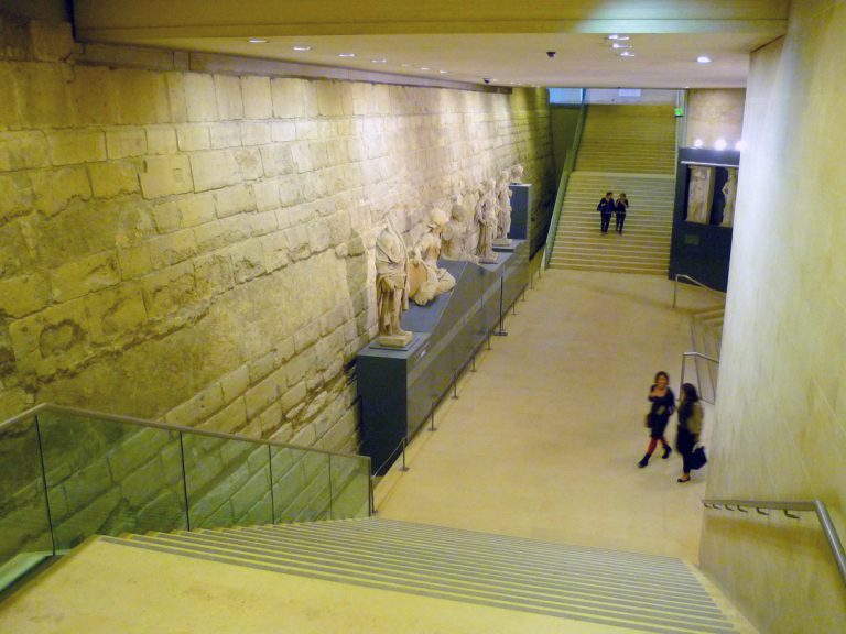 Where to find the inverted pyramid of the Louvre - French Moments