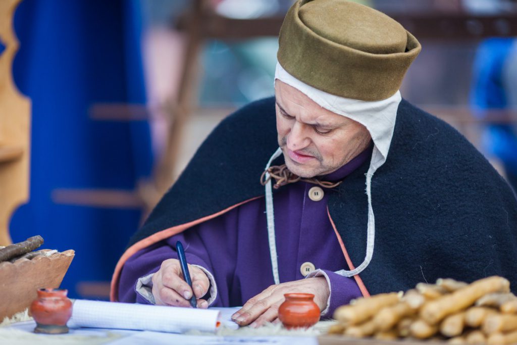 Provins Medieval Christmas Market: A 2023 Guide - French Moments