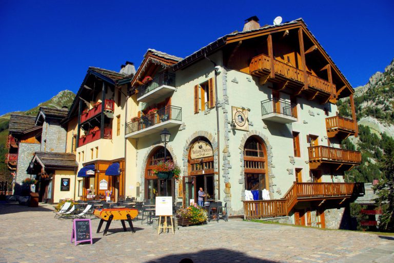 Why you should climb the Aiguille Rouge in Les Arcs! - French Moments