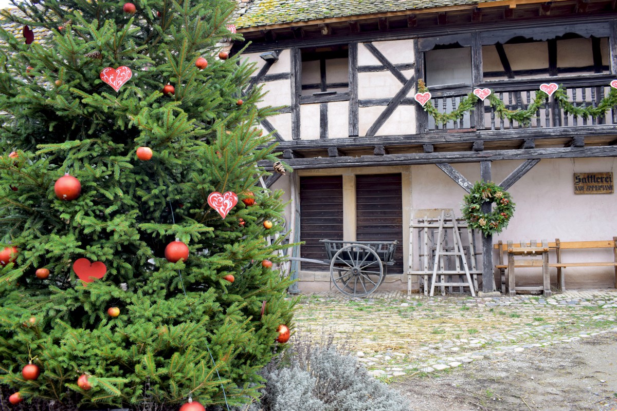 The Top Traditions of the French Christmas Tree - French Moments