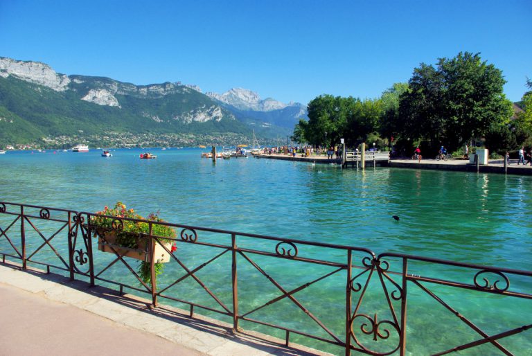 Why you should see the Annecy Lakeshore - French Moments