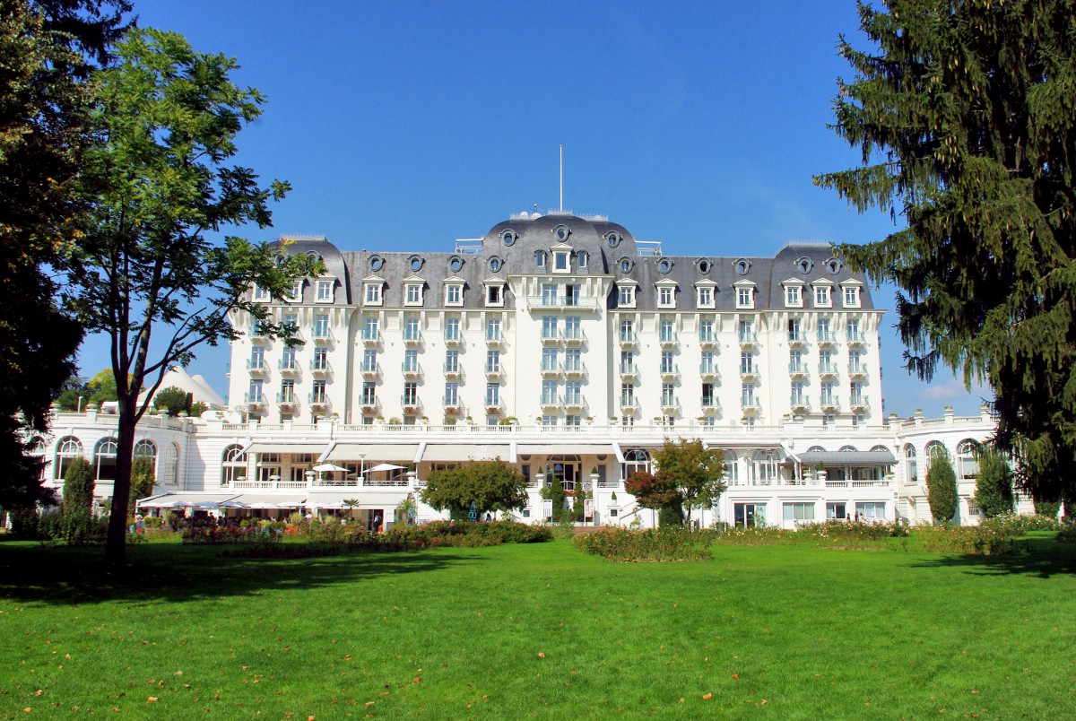 Why you should see the Annecy Lakeshore - French Moments