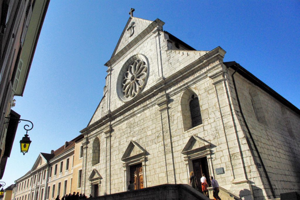 Discover the historic Annecy Churches - French Moments