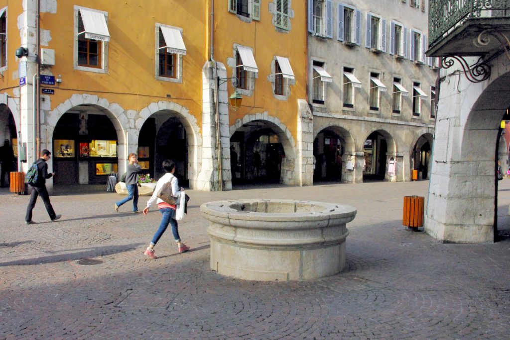 Annecy Old Town Revealed: The Ultimate Guide for Visitors - French Moments