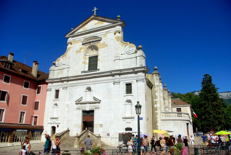 Discover the historic Annecy Churches - French Moments
