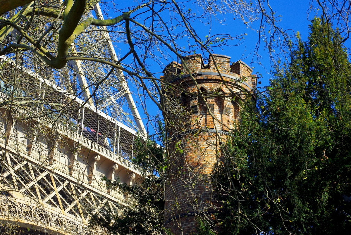 The Mystery Behind the Chimney of the Eiffel Tower - French Moments