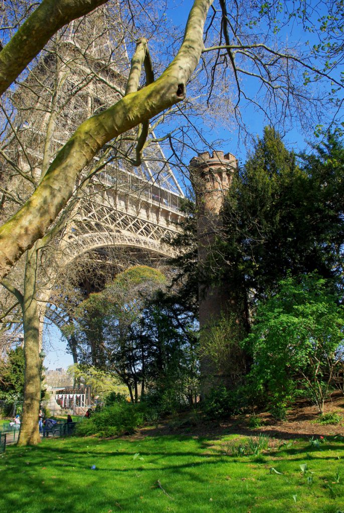 The Mystery Behind the Chimney of the Eiffel Tower - French Moments