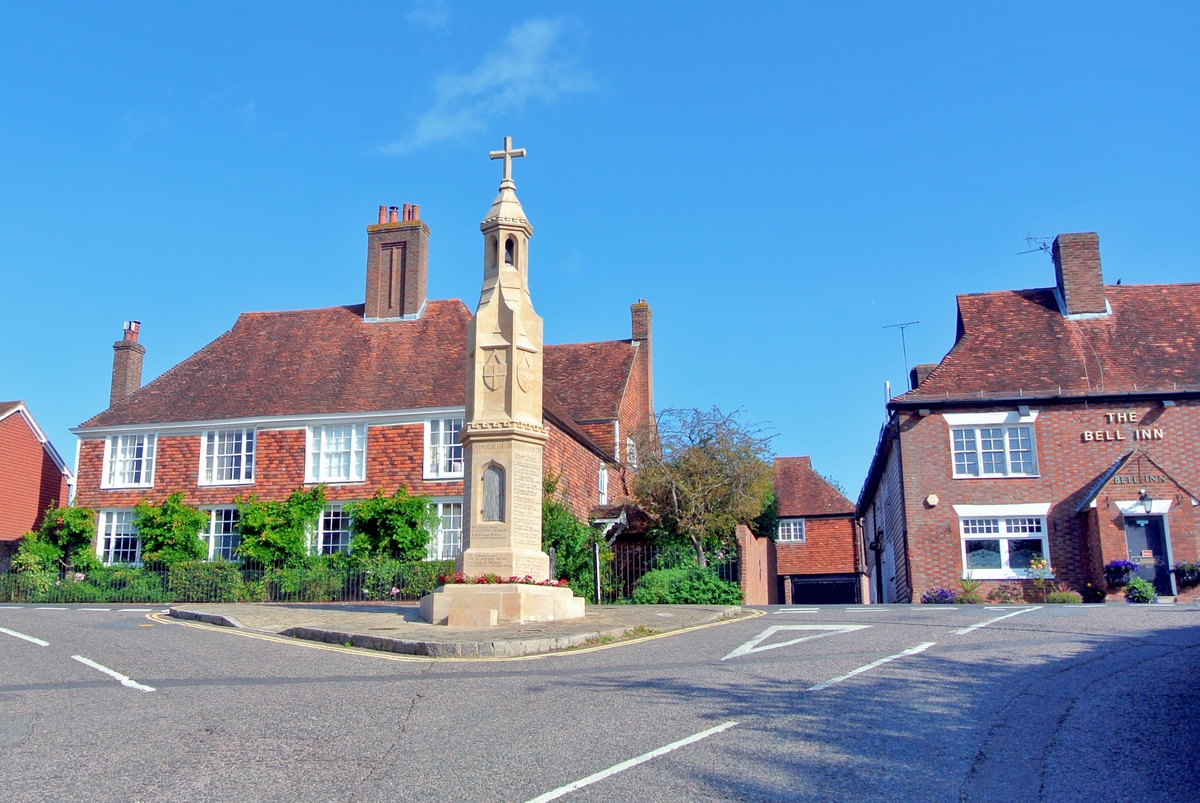 Explore the English village of Burwash, East Sussex - French Moments