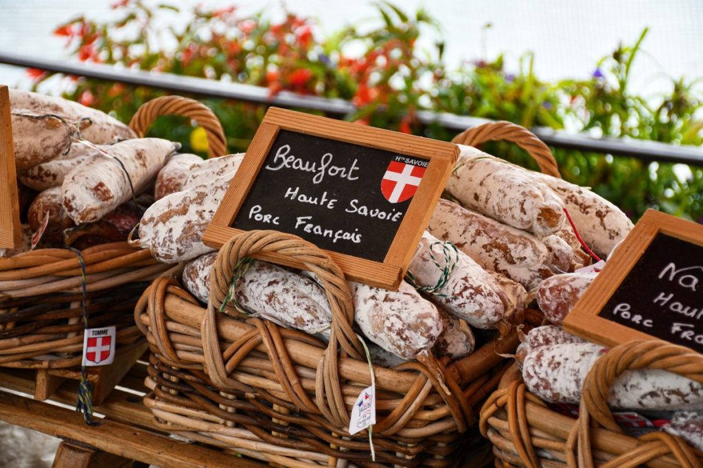 A stroll through the market in Annecy - French Moments