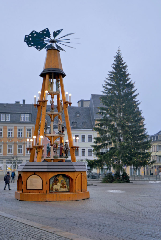 The Christmas pyramid: Origins and Traditions - French Moments