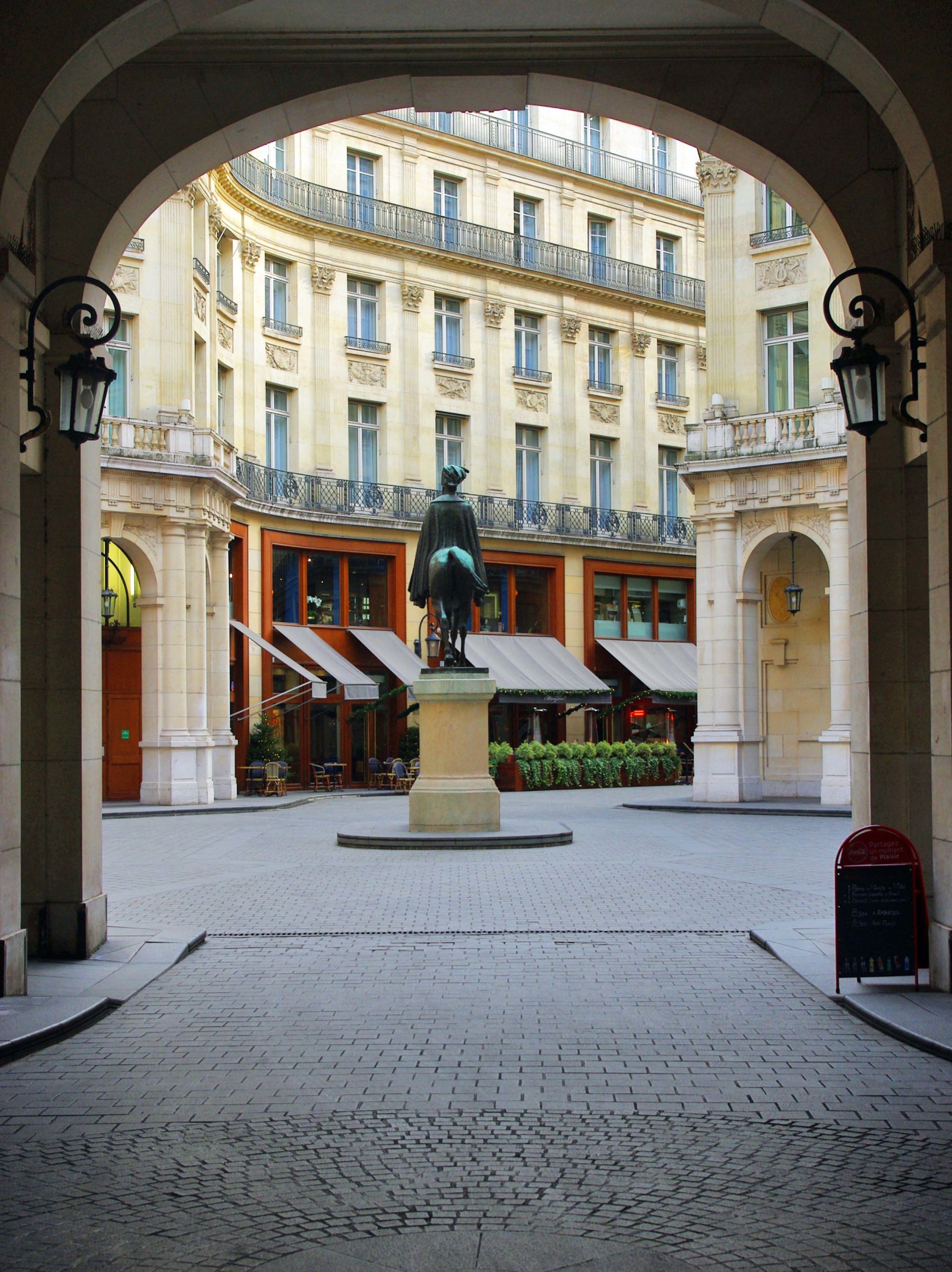 Place Edouard-VII: A Paris Square for A King of England - French Moments