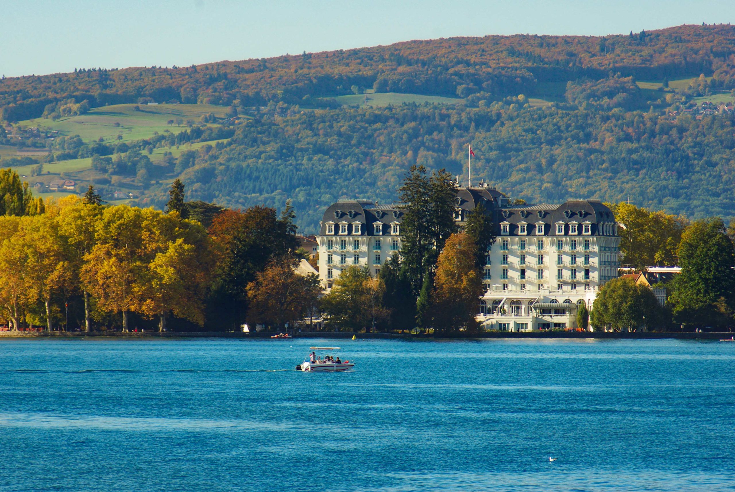Colours of Autumn in Annecy: A Photographic Journey - French Moments