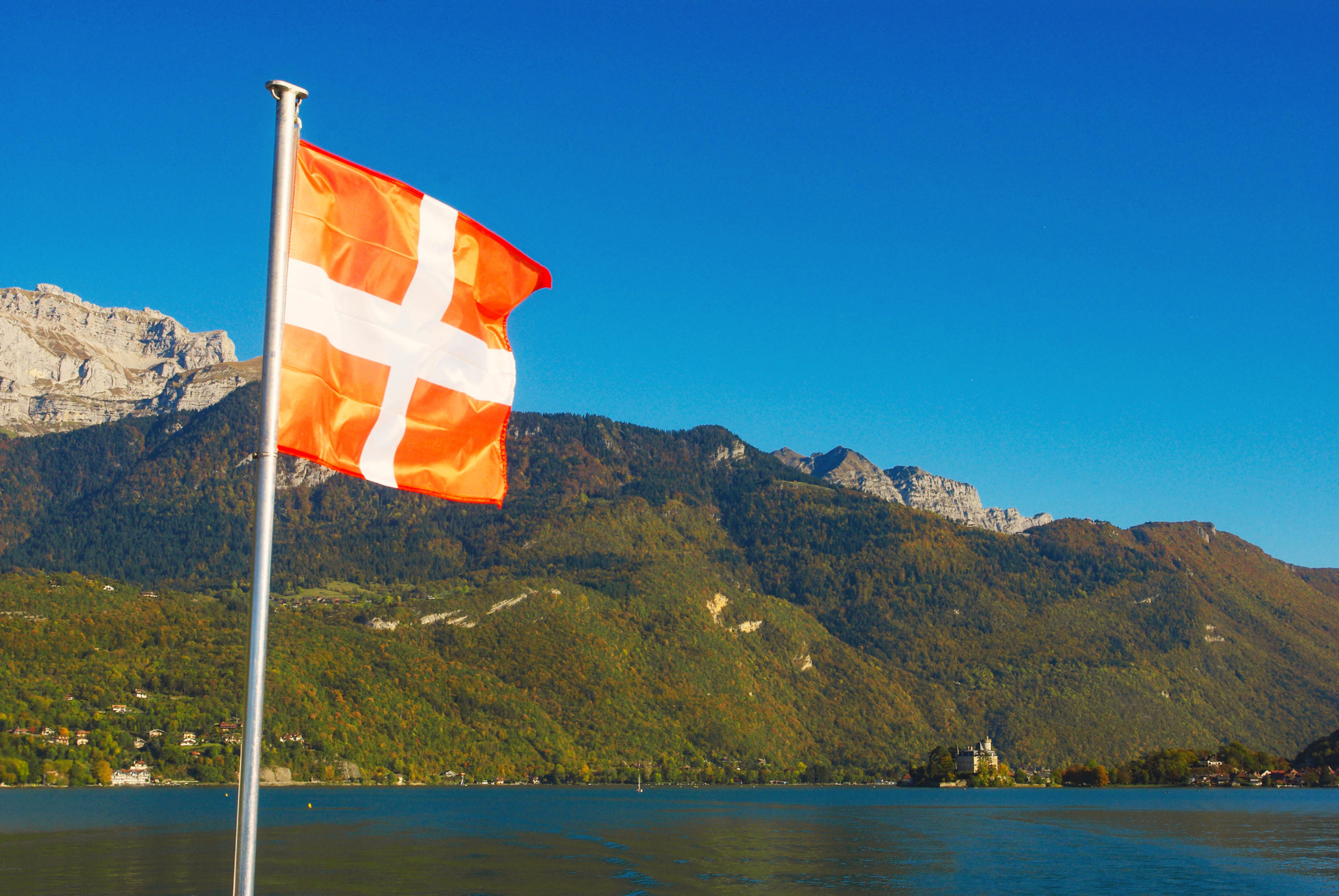 Colours of Autumn in Annecy: A Photographic Journey - French Moments