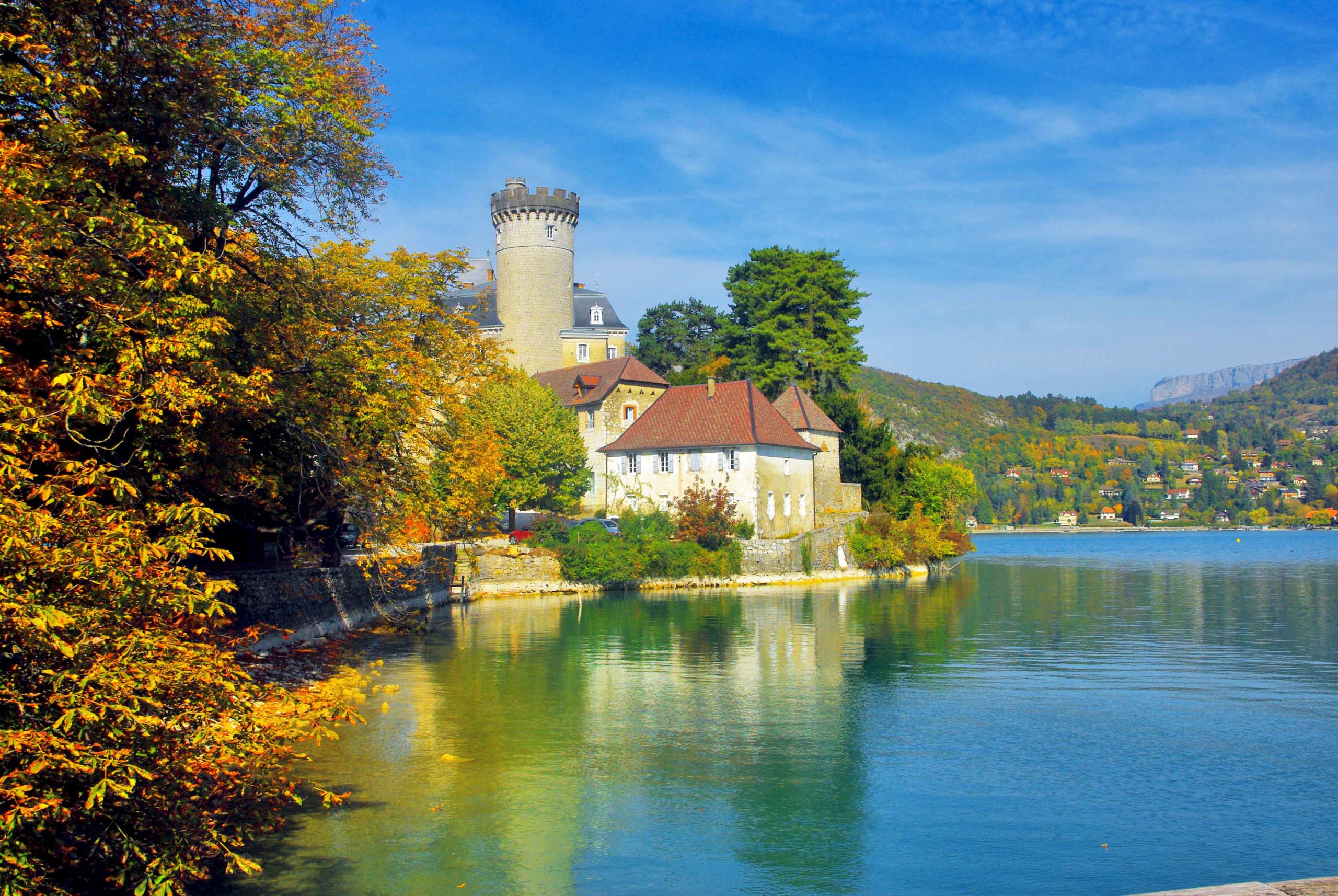 Colours of Autumn in Annecy: A Photographic Journey - French Moments