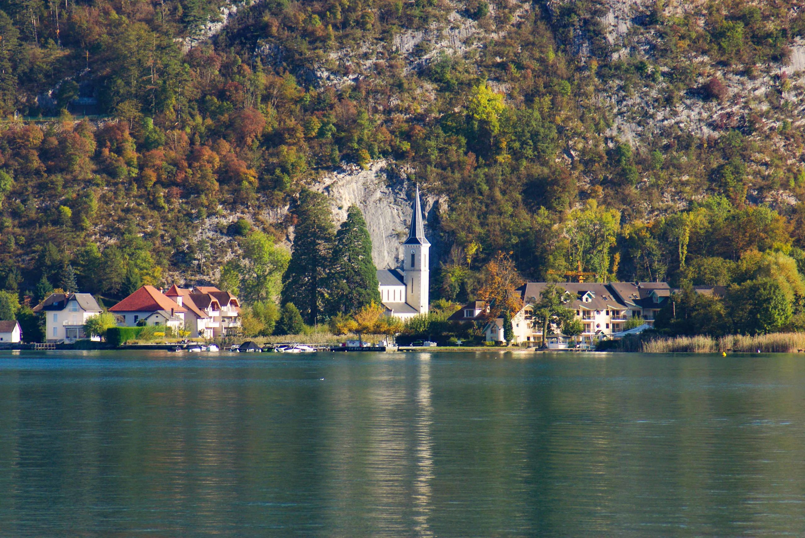 Colours of Autumn in Annecy: A Photographic Journey - French Moments