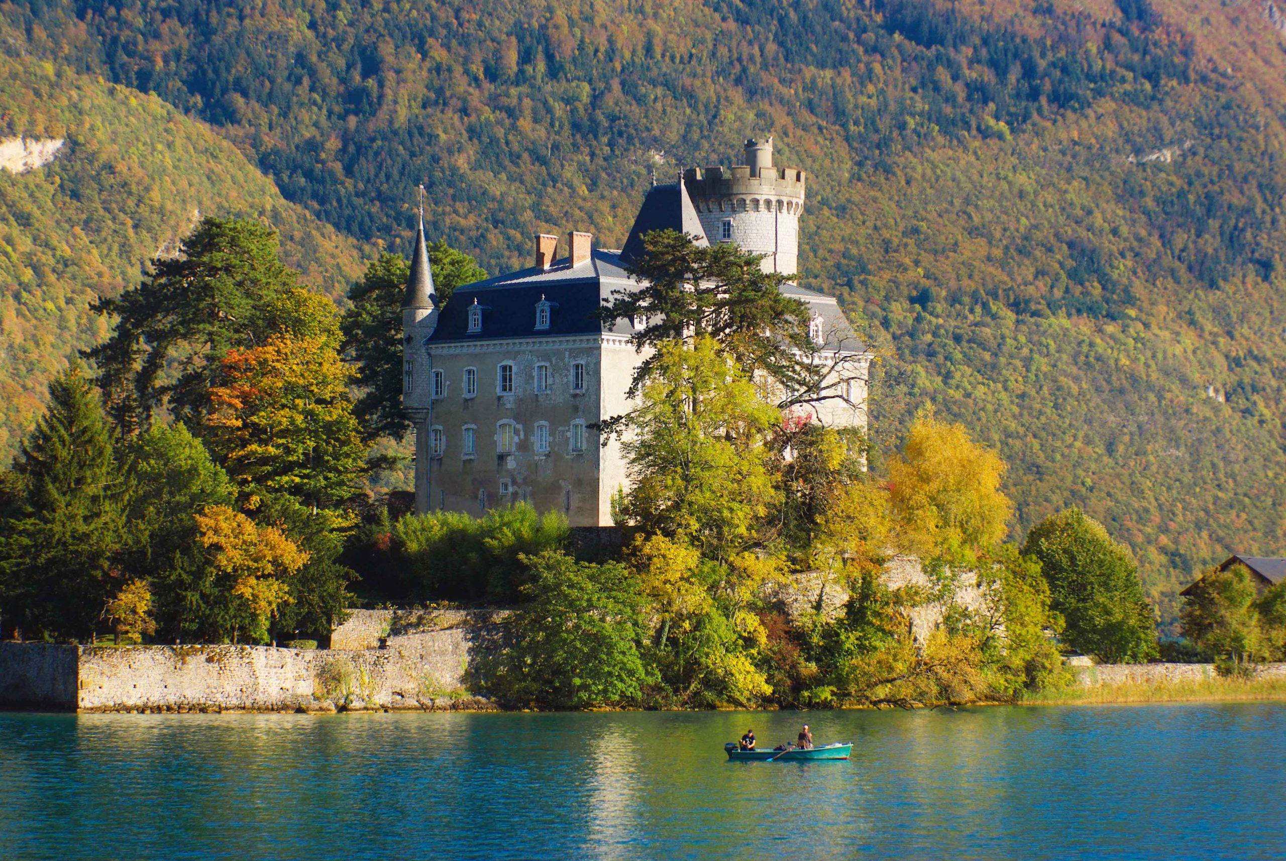 Colours of Autumn in Annecy: A Photographic Journey - French Moments