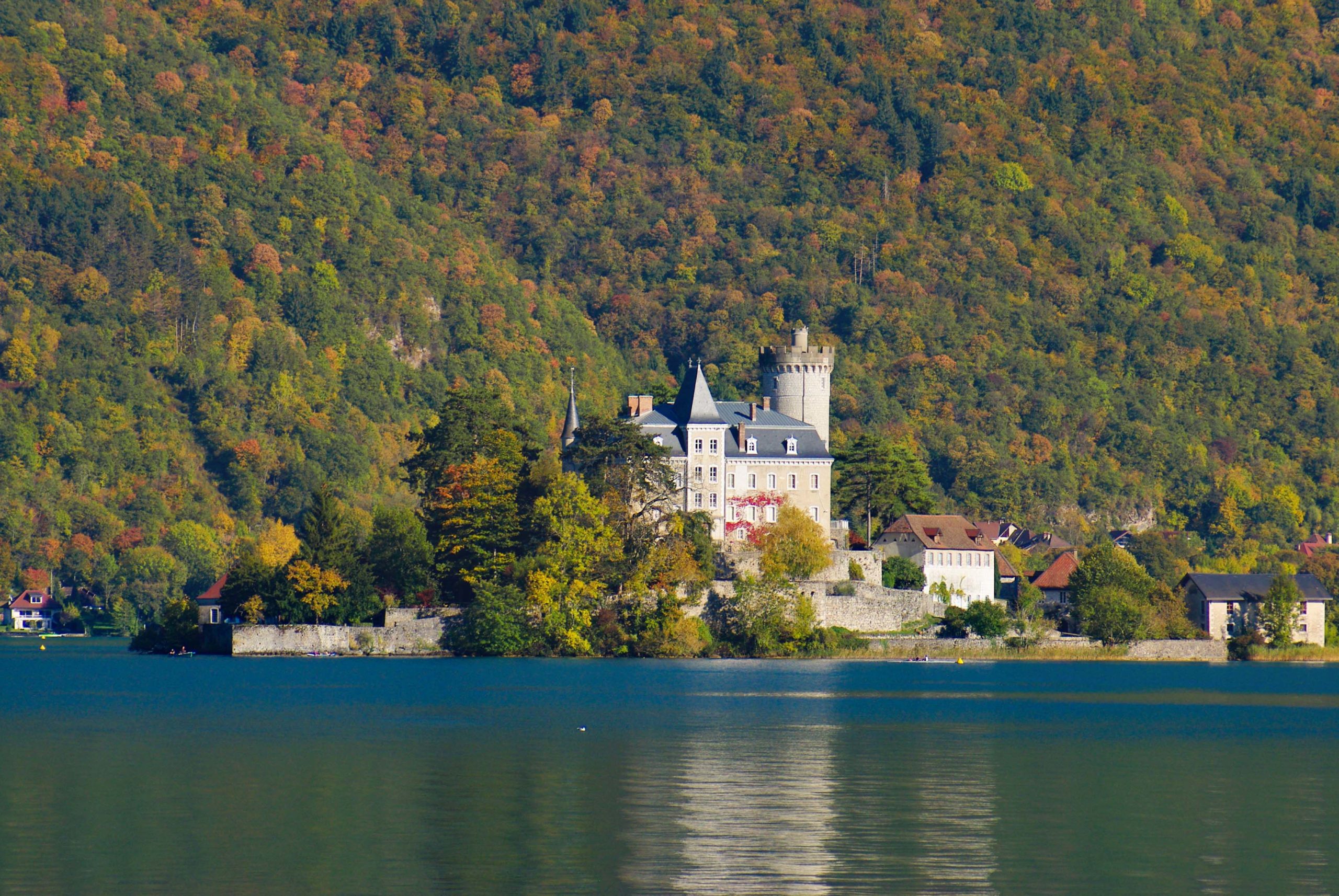 Colours of Autumn in Annecy: A Photographic Journey - French Moments