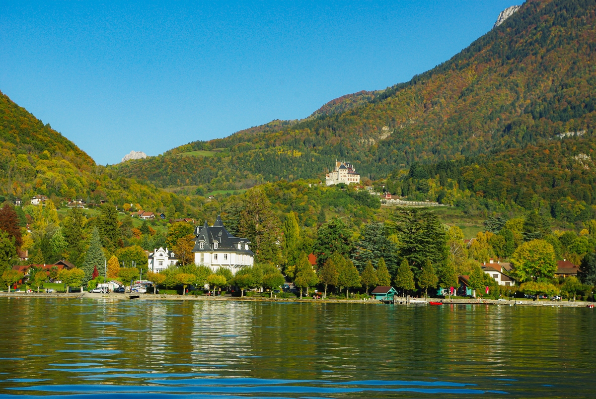 Colours of Autumn in Annecy: A Photographic Journey - French Moments