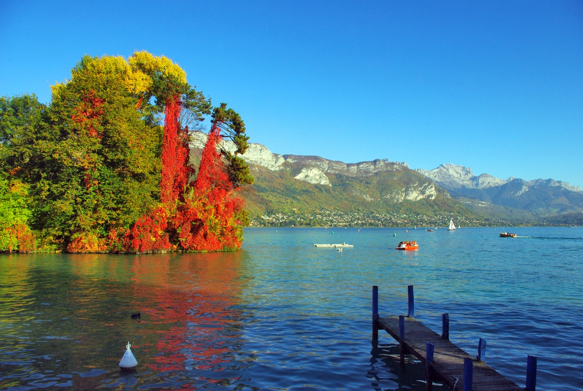 Colours of Autumn in Annecy: A Photographic Journey - French Moments