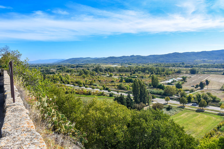 Lauris: Discover A Surprising and Quaint Village in Provence - French ...