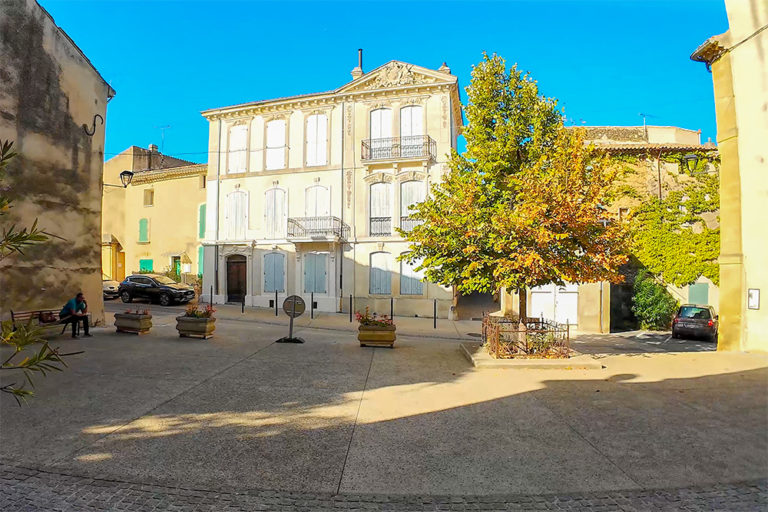 Lauris: Discover A Surprising and Quaint Village in Provence - French ...