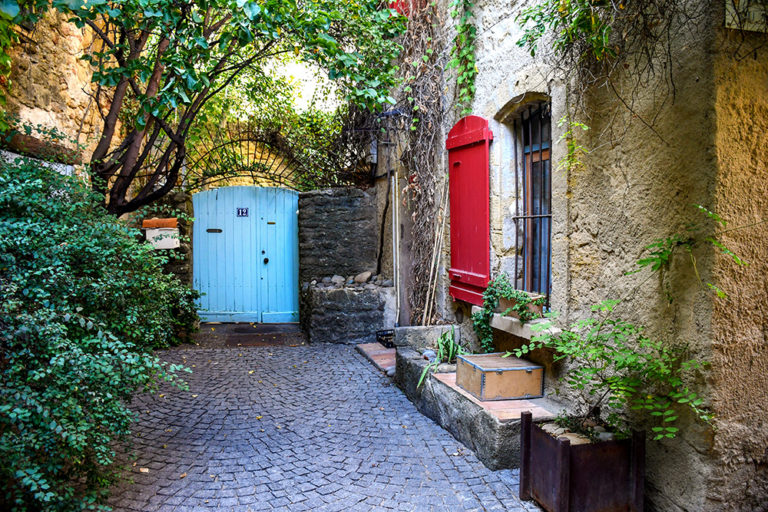 Lauris: Discover A Surprising and Quaint Village in Provence - French ...