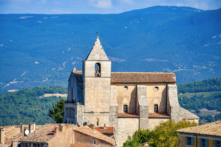 Saignon: Discover a Surprising Hilltop Village in Provence - French Moments