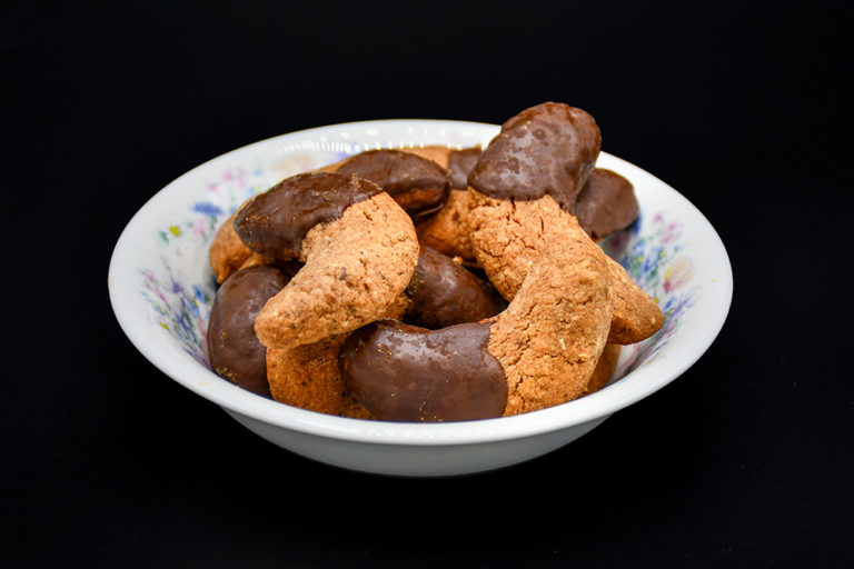 Chocolate Kipferl: Recipe for Delicious Crumbly Crescents - French Moments